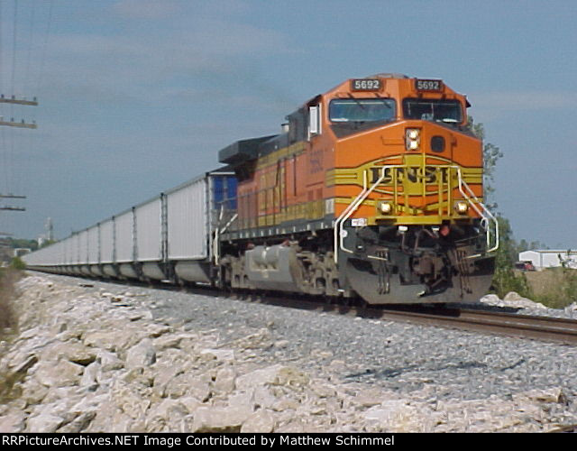 BNSF 5692